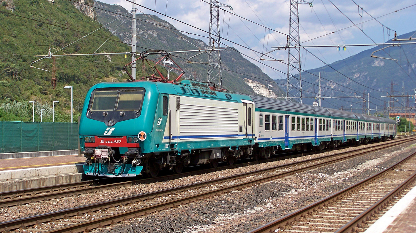 Bonus pendolari e nuovi servizi per chi viaggia in treno | Regione ...